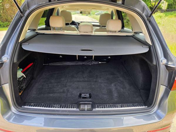 Grey Mercedes-Benz GLC 300 2018 in Vilnius, with an engine capacity of 1.99 L and mileage of 98 thousand km for 25500 €, photo 8 on AUTOMOTO.COM.LV