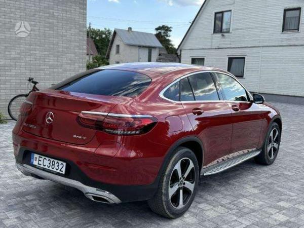 Sarkans Mercedes-Benz GLC 300 2020 Kauņa, ar dzinēja tilpumu 1.99 L un nobraukumu 71 tūkst. km par 40500 €, foto 5 vietnē AUTOMOTO.COM.LV