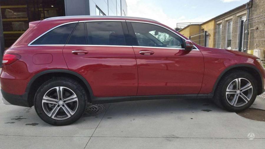 Sarkans Mercedes-Benz GLC 300 2016 Klaipėda, ar dzinēja tilpumu 2.00 L un nobraukumu 184 tūkst. km par 14500 €, foto 8 vietnē AUTOMOTO.COM.LV