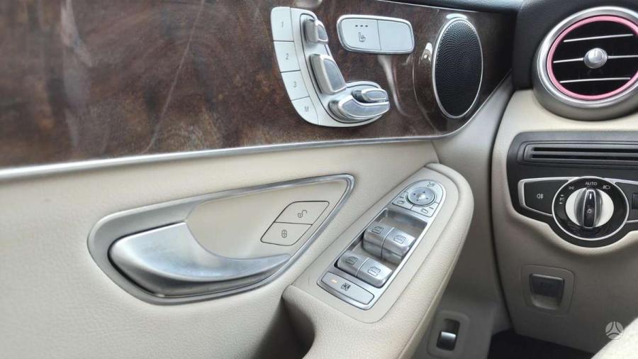 Sarkans Mercedes-Benz GLC 300 2016 Klaipėda, ar dzinēja tilpumu 2.00 L un nobraukumu 184 tūkst. km par 14500 €, foto 18 vietnē AUTOMOTO.COM.LV