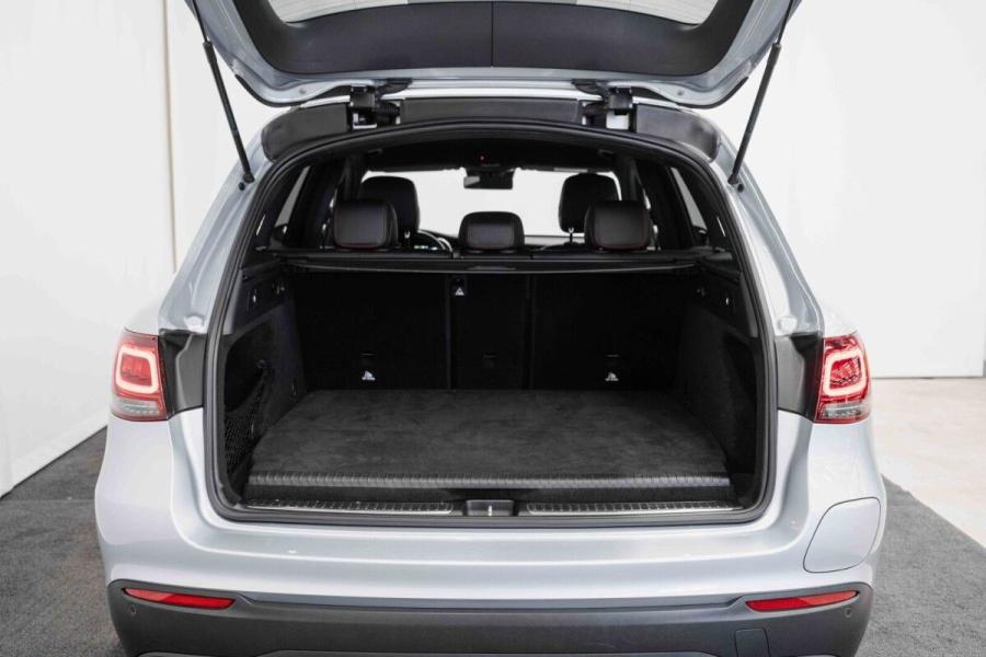 Mercedes-Benz GLC 300 2022 in Tallinn, with an engine capacity of 2.00 L and mileage of 126 thousand km for 37900 €, photo 16 on AUTOMOTO.COM.LV