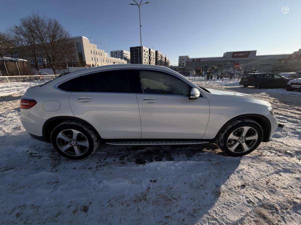 Balts Mercedes-Benz GLC 300 2016 Viļņa, ar dzinēja tilpumu 0.00 L un nobraukumu 130 tūkst. km par 24000 €, foto 5 vietnē AUTOMOTO.COM.LV