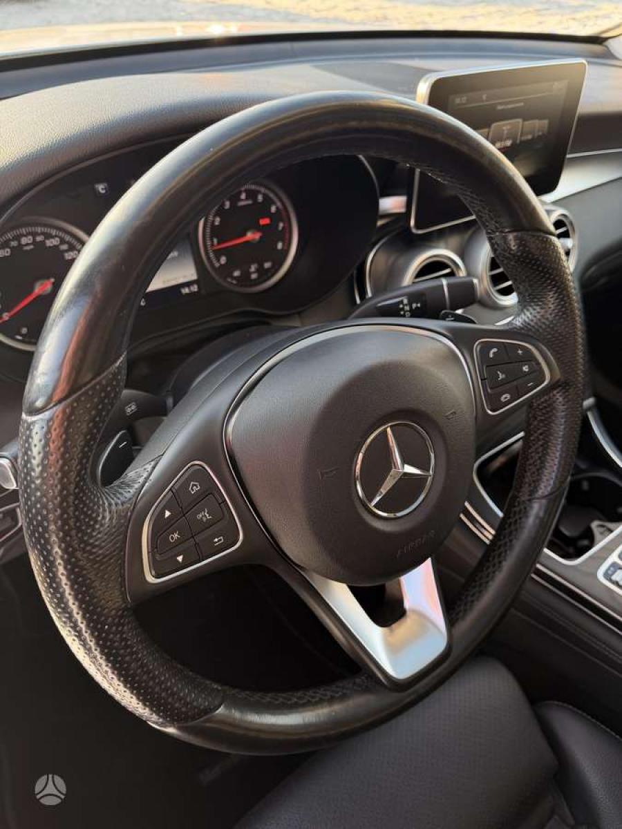 White Mercedes-Benz GLC 300 2016 in Vilnius, with an engine capacity of 0.00 L and mileage of 130 thousand km for 24000 €, photo 10 on AUTOMOTO.COM.LV