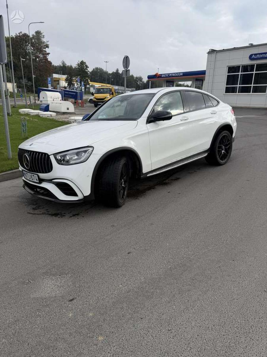 White Mercedes-Benz GLC 300 2018 in Vilnius, with an engine capacity of 1.99 L and mileage of 87 thousand km for 23999 €, photo 1 on AUTOMOTO.COM.LV