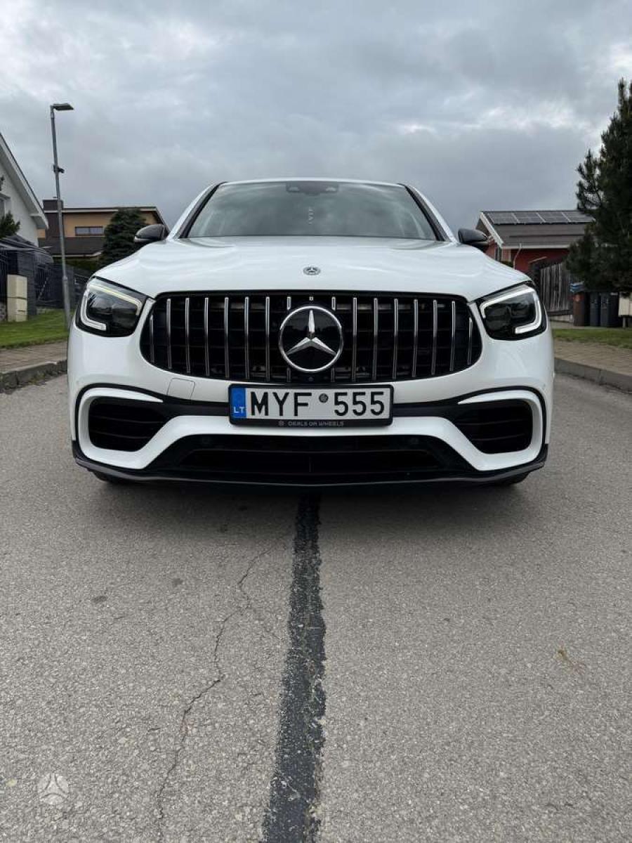 White Mercedes-Benz GLC 300 2018 in Vilnius, with an engine capacity of 1.99 L and mileage of 87 thousand km for 23999 €, photo 3 on AUTOMOTO.COM.LV