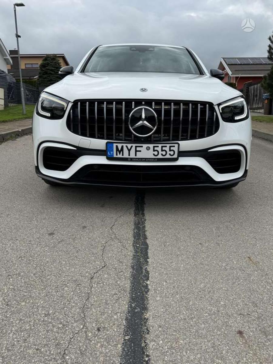 White Mercedes-Benz GLC 300 2018 in Vilnius, with an engine capacity of 1.99 L and mileage of 87 thousand km for 23999 €, photo 4 on AUTOMOTO.COM.LV