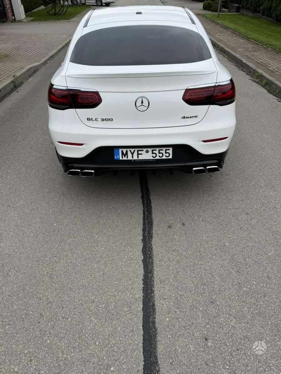 White Mercedes-Benz GLC 300 2018 in Vilnius, with an engine capacity of 1.99 L and mileage of 87 thousand km for 23999 €, photo 8 on AUTOMOTO.COM.LV