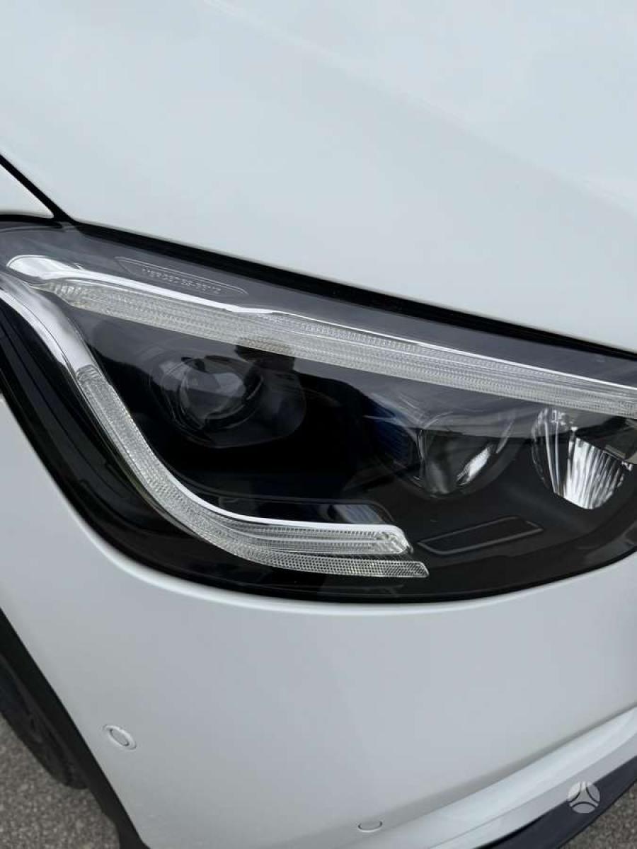 White Mercedes-Benz GLC 300 2018 in Vilnius, with an engine capacity of 1.99 L and mileage of 87 thousand km for 23999 €, photo 9 on AUTOMOTO.COM.LV