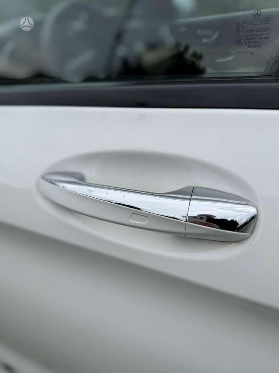 White Mercedes-Benz GLC 300 2018 in Vilnius, with an engine capacity of 1.99 L and mileage of 87 thousand km for 23999 €, photo 10 on AUTOMOTO.COM.LV