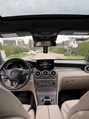 White Mercedes-Benz GLC 300 2018 in Vilnius, with an engine capacity of 1.99 L and mileage of 87 thousand km for 23999 €, photo 13 on AUTOMOTO.COM.LV