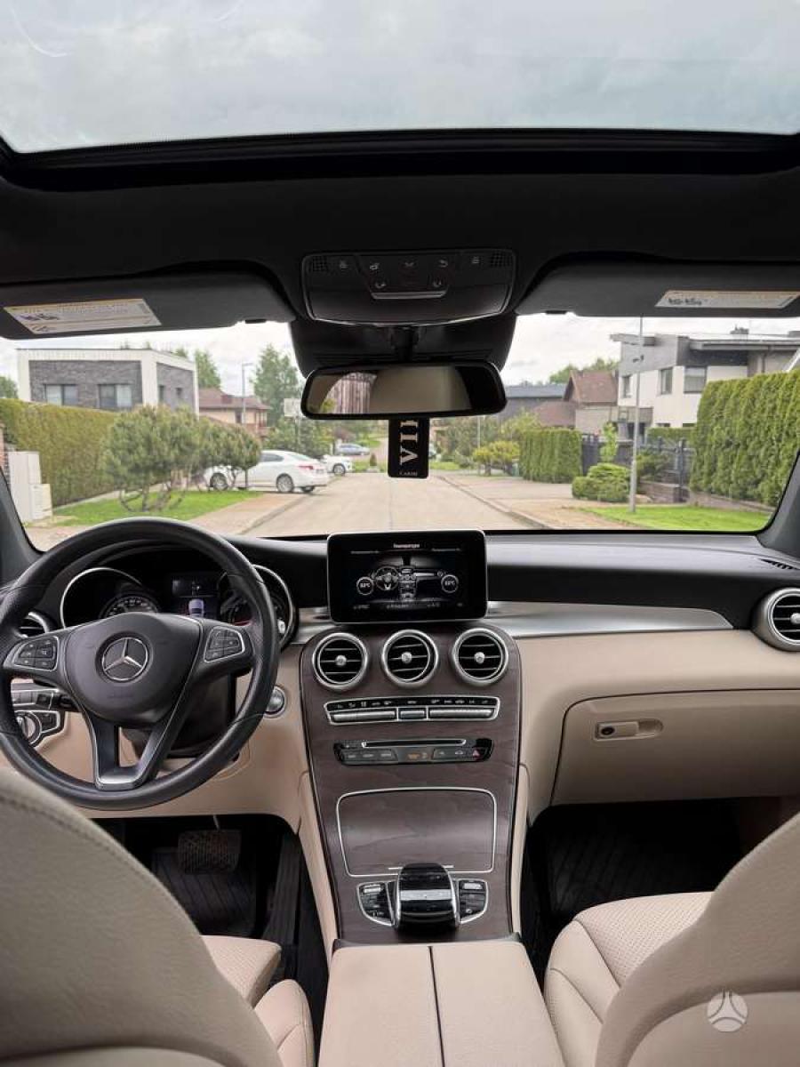 White Mercedes-Benz GLC 300 2018 in Vilnius, with an engine capacity of 1.99 L and mileage of 87 thousand km for 23999 €, photo 13 on AUTOMOTO.COM.LV