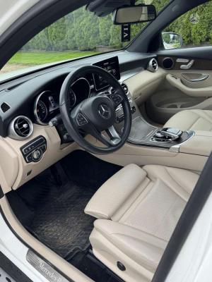 White Mercedes-Benz GLC 300 2018 in Vilnius, with an engine capacity of 1.99 L and mileage of 87 thousand km for 23999 €, photo 14 on AUTOMOTO.COM.LV