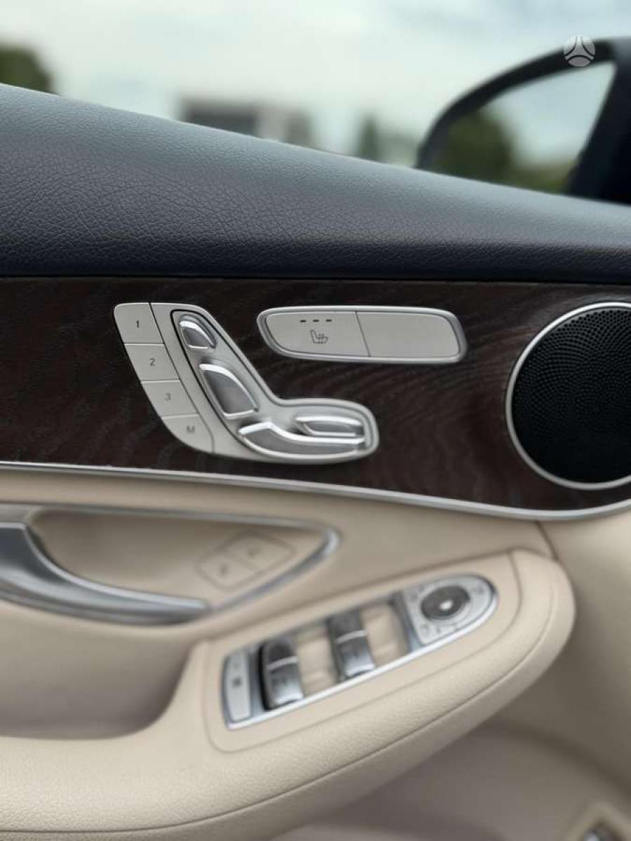 White Mercedes-Benz GLC 300 2018 in Vilnius, with an engine capacity of 1.99 L and mileage of 87 thousand km for 23999 €, photo 16 on AUTOMOTO.COM.LV