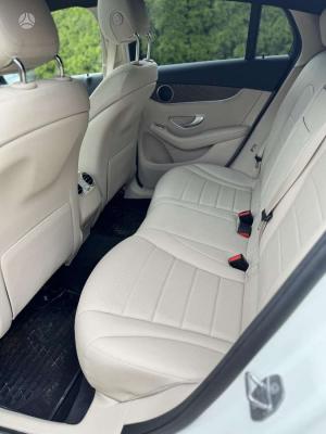 White Mercedes-Benz GLC 300 2018 in Vilnius, with an engine capacity of 1.99 L and mileage of 87 thousand km for 23999 €, photo 17 on AUTOMOTO.COM.LV