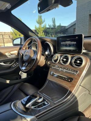 Белый Мерседес GLC 300 2021 в Плунге, объемом двигателя 2.00 л и пробегом 124 тыс. км за 35000 €, фото 8 на AUTOMOTO.COM.LV