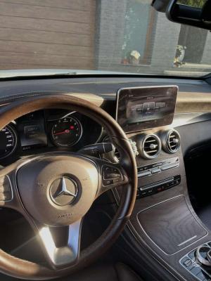 Белый Мерседес GLC 300 2021 в Плунге, объемом двигателя 2.00 л и пробегом 124 тыс. км за 35000 €, фото 16 на AUTOMOTO.COM.LV