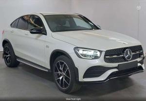 White Mercedes-Benz GLC 300 2021 in Alytus, with an engine capacity of 2.00 L and mileage of 118 thousand km for 43000 €, photo 3 on AUTOMOTO.COM.LV