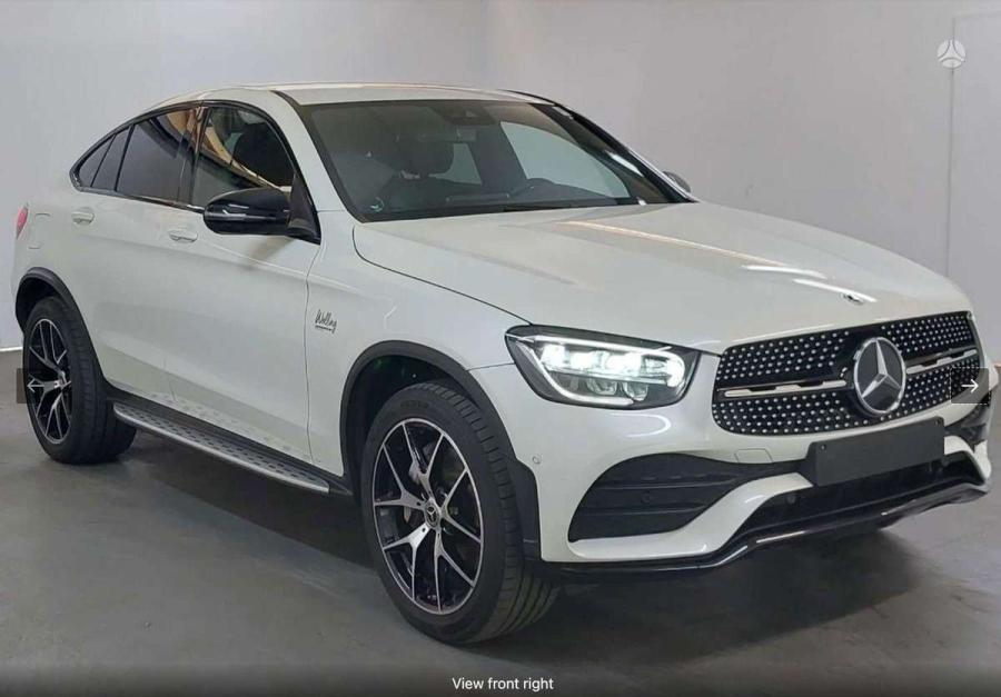 White Mercedes-Benz GLC 300 2021 in Alytus, with an engine capacity of 2.00 L and mileage of 118 thousand km for 43000 €, photo 3 on AUTOMOTO.COM.LV
