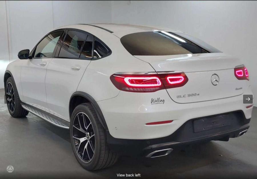 White Mercedes-Benz GLC 300 2021 in Alytus, with an engine capacity of 2.00 L and mileage of 118 thousand km for 43000 €, photo 4 on AUTOMOTO.COM.LV
