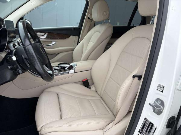 White Mercedes-Benz GLC 300 2016 in Siauliai, with an engine capacity of 1.99 L and mileage of 204 thousand km for 21400 €, photo 8 on AUTOMOTO.COM.LV