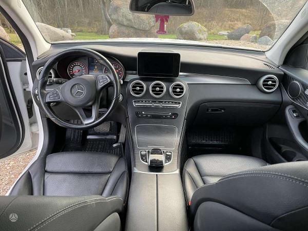 White Mercedes-Benz GLC 300 2016 in Utena, with an engine capacity of 1.99 L and mileage of 104 thousand km for 20000 €, photo 5 on AUTOMOTO.COM.LV