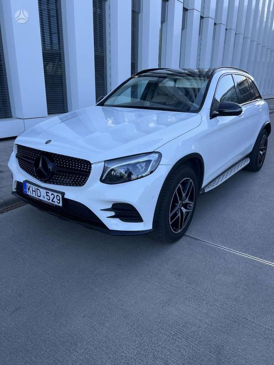 White Mercedes-Benz GLC 300 2017 in Vilnius, with an engine capacity of 1.99 L and mileage of 213 thousand km for 22990 €, photo 4 on AUTOMOTO.COM.LV