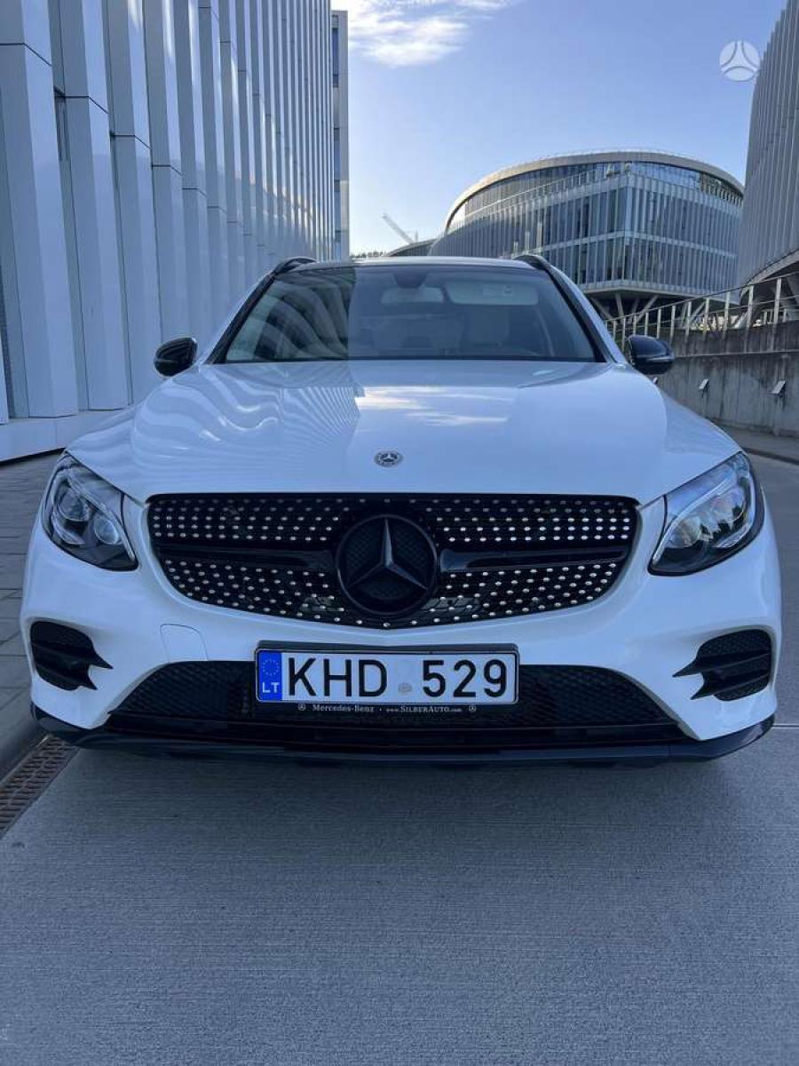 White Mercedes-Benz GLC 300 2017 in Vilnius, with an engine capacity of 1.99 L and mileage of 213 thousand km for 22990 €, photo 8 on AUTOMOTO.COM.LV
