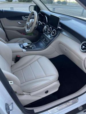 White Mercedes-Benz GLC 300 2017 in Vilnius, with an engine capacity of 1.99 L and mileage of 213 thousand km for 22990 €, photo 9 on AUTOMOTO.COM.LV