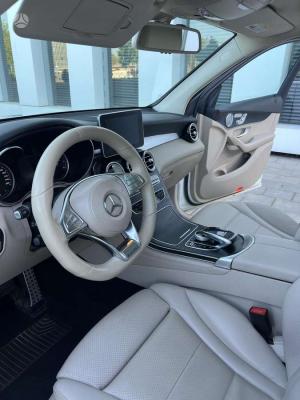 White Mercedes-Benz GLC 300 2017 in Vilnius, with an engine capacity of 1.99 L and mileage of 213 thousand km for 22990 €, photo 10 on AUTOMOTO.COM.LV