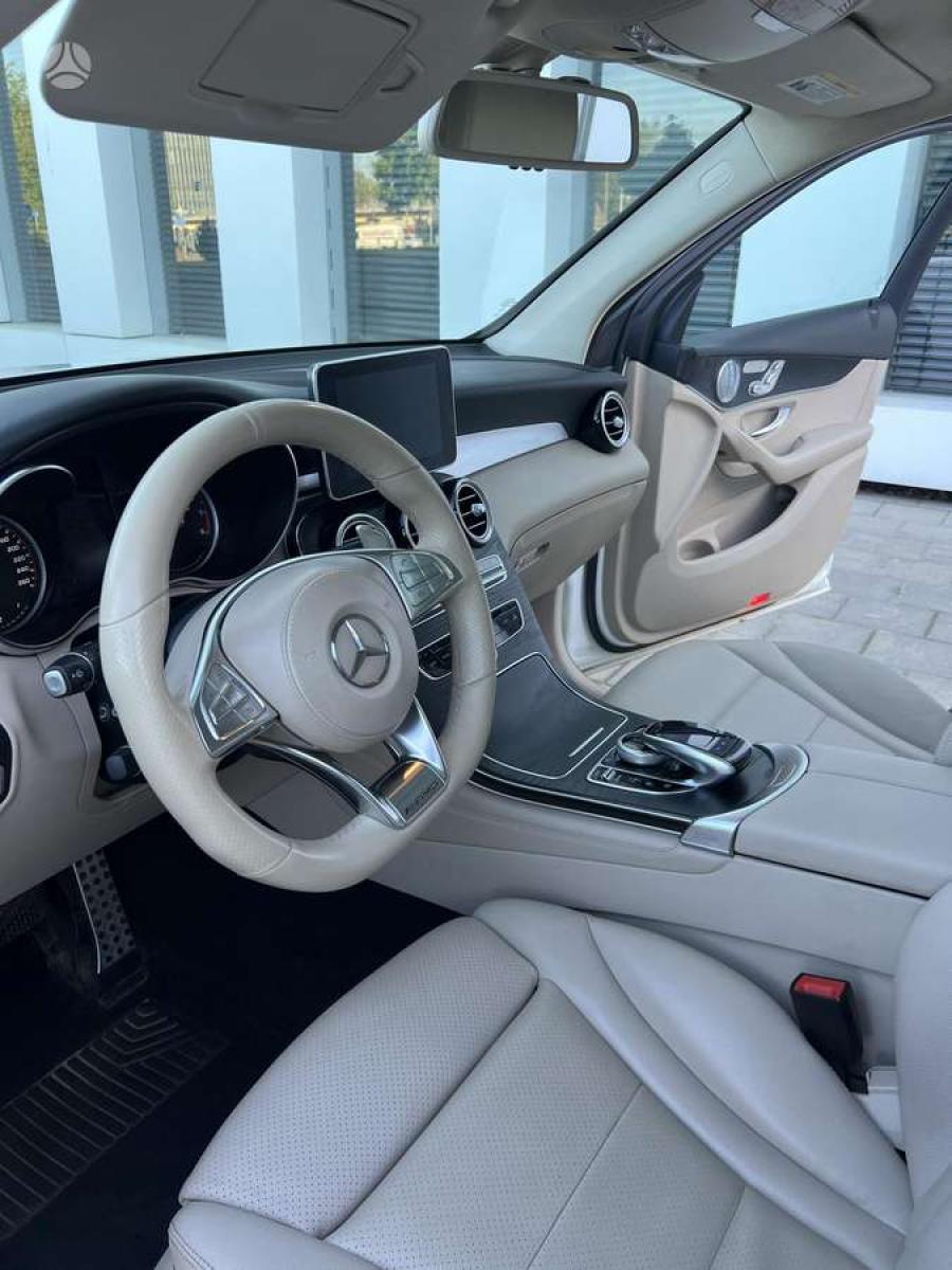 White Mercedes-Benz GLC 300 2017 in Vilnius, with an engine capacity of 1.99 L and mileage of 213 thousand km for 22990 €, photo 10 on AUTOMOTO.COM.LV