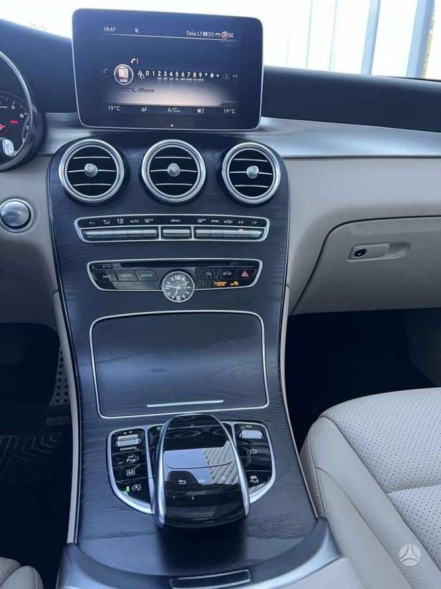 White Mercedes-Benz GLC 300 2017 in Vilnius, with an engine capacity of 1.99 L and mileage of 213 thousand km for 22990 €, photo 12 on AUTOMOTO.COM.LV