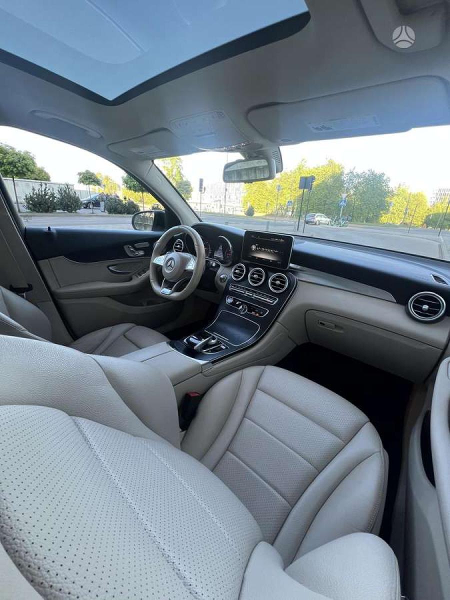 White Mercedes-Benz GLC 300 2017 in Vilnius, with an engine capacity of 1.99 L and mileage of 213 thousand km for 22990 €, photo 17 on AUTOMOTO.COM.LV