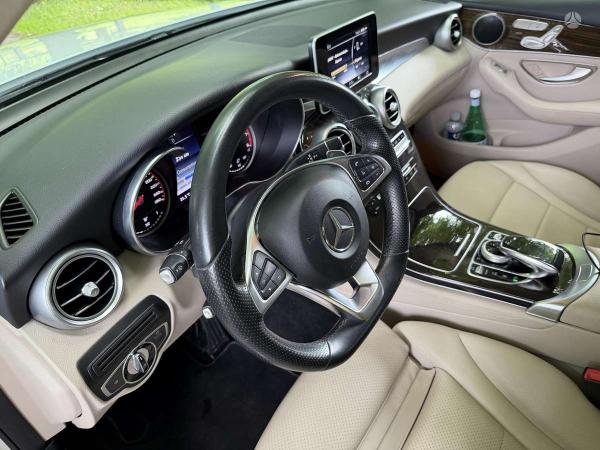 White Mercedes-Benz GLC 300 2018 in Vilnius, with an engine capacity of 2.00 L and mileage of 40 thousand km for 23500 €, photo 5 on AUTOMOTO.COM.LV