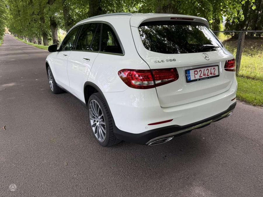 Balts Mercedes-Benz GLC 300 2018 Viļņa, ar dzinēja tilpumu 2.00 L un nobraukumu 40 tūkst. km par 23500 €, foto 8 vietnē AUTOMOTO.COM.LV