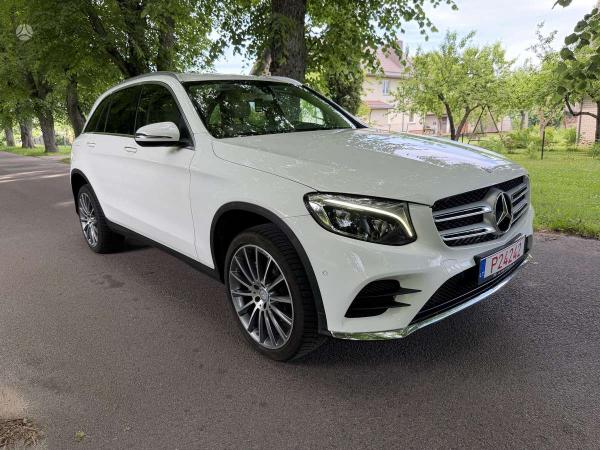 White Mercedes-Benz GLC 300 2018 in Vilnius, with an engine capacity of 2.00 L and mileage of 40 thousand km for 23500 €, photo 9 on AUTOMOTO.COM.LV