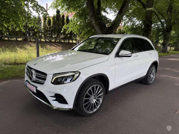 White Mercedes-Benz GLC 300 2018 in Vilnius, with an engine capacity of 2.00 L and mileage of 40 thousand km for 23500 €, photo 10 on AUTOMOTO.COM.LV