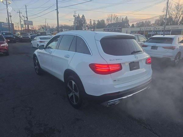 Balts Mercedes-Benz GLC 300 2019 Šauļi, ar dzinēja tilpumu 1.99 L un nobraukumu 125 tūkst. km par 22385 €, foto 3 vietnē AUTOMOTO.COM.LV
