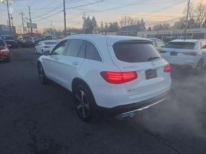 Balts Mercedes-Benz GLC 300 2019 Šauļi, ar dzinēja tilpumu 1.99 L un nobraukumu 125 tūkst. km par 22385 €, foto 3 vietnē AUTOMOTO.COM.LV