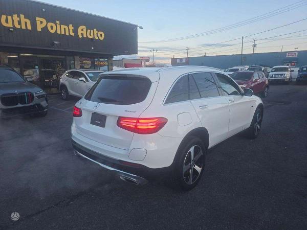 Balts Mercedes-Benz GLC 300 2019 Šauļi, ar dzinēja tilpumu 1.99 L un nobraukumu 125 tūkst. km par 22385 €, foto 4 vietnē AUTOMOTO.COM.LV