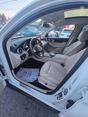 Balts Mercedes-Benz GLC 300 2019 Šauļi, ar dzinēja tilpumu 1.99 L un nobraukumu 125 tūkst. km par 22385 €, foto 6 vietnē AUTOMOTO.COM.LV