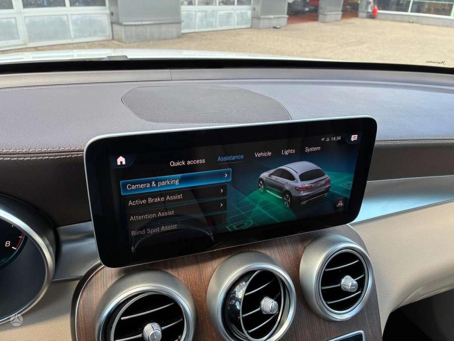 Белый Мерседес GLC 300 2019 в Вильнюс, объемом двигателя 1.99 л и пробегом 171 тыс. км за 34500 €, фото 23 на AUTOMOTO.COM.LV