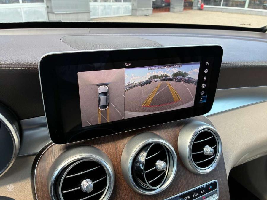 Белый Мерседес GLC 300 2019 в Вильнюс, объемом двигателя 1.99 л и пробегом 171 тыс. км за 34500 €, фото 27 на AUTOMOTO.COM.LV