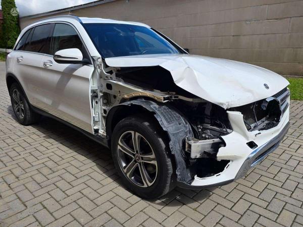 White Mercedes-Benz GLC 300 2019 in Siauliai, with an engine capacity of 2.00 L and mileage of 78 thousand km for 14750 €, photo 4 on AUTOMOTO.COM.LV