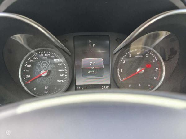 White Mercedes-Benz GLC 300 2019 in Siauliai, with an engine capacity of 1.99 L and mileage of 40 thousand km for 21300 €, photo 4 on AUTOMOTO.COM.LV
