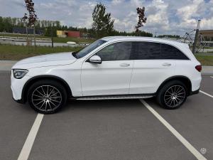 Balts Mercedes-Benz GLC 300 2019 Gargždai, ar dzinēja tilpumu 1.99 L un nobraukumu 66 tūkst. km par 23000 €, foto 4 vietnē AUTOMOTO.COM.LV
