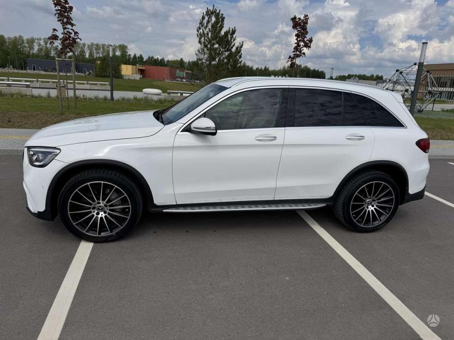 Balts Mercedes-Benz GLC 300 2019 Gargždai, ar dzinēja tilpumu 1.99 L un nobraukumu 66 tūkst. km par 23000 €, foto 4 vietnē AUTOMOTO.COM.LV