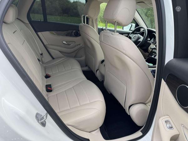 Balts Mercedes-Benz GLC 300 2019 Gargždai, ar dzinēja tilpumu 1.99 L un nobraukumu 66 tūkst. km par 23000 €, foto 7 vietnē AUTOMOTO.COM.LV
