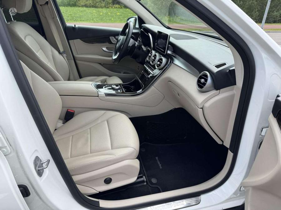 Balts Mercedes-Benz GLC 300 2019 Gargždai, ar dzinēja tilpumu 1.99 L un nobraukumu 66 tūkst. km par 23000 €, foto 9 vietnē AUTOMOTO.COM.LV
