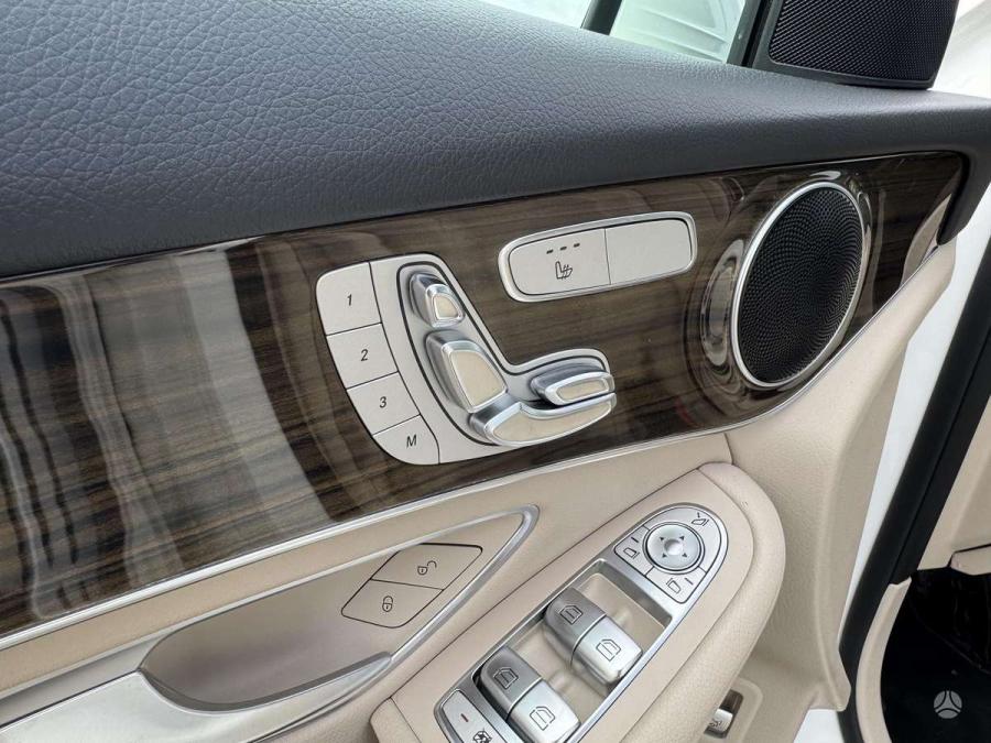 Balts Mercedes-Benz GLC 300 2019 Gargždai, ar dzinēja tilpumu 1.99 L un nobraukumu 66 tūkst. km par 23000 €, foto 12 vietnē AUTOMOTO.COM.LV