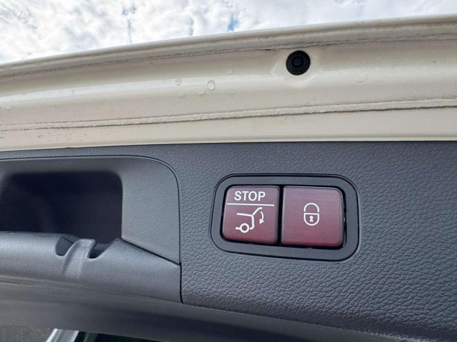 Balts Mercedes-Benz GLC 300 2019 Gargždai, ar dzinēja tilpumu 1.99 L un nobraukumu 66 tūkst. km par 23000 €, foto 15 vietnē AUTOMOTO.COM.LV